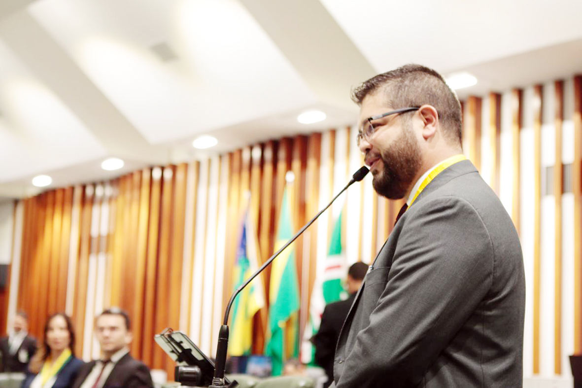 Leandro Ribeiro recebe a Medalha do Mérito Legislativo Pedro Ludovico ...